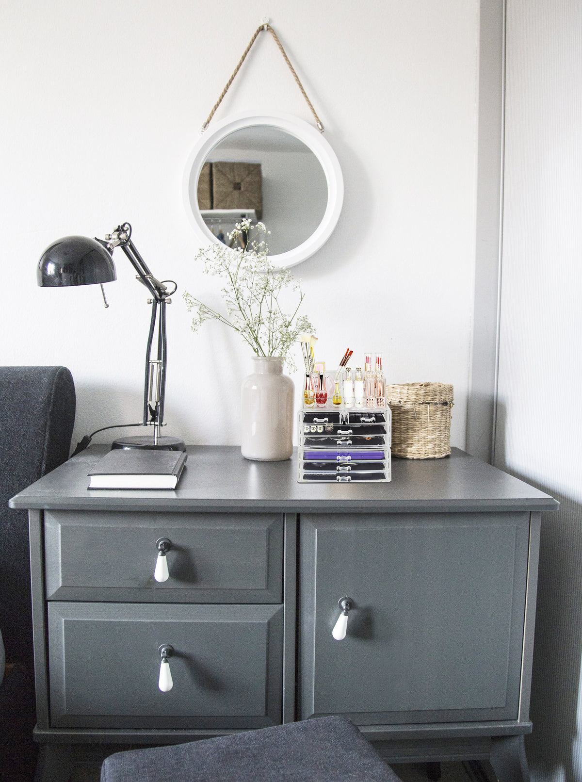 Jewelry Cabinet - organizingidea.com | Ikee Design